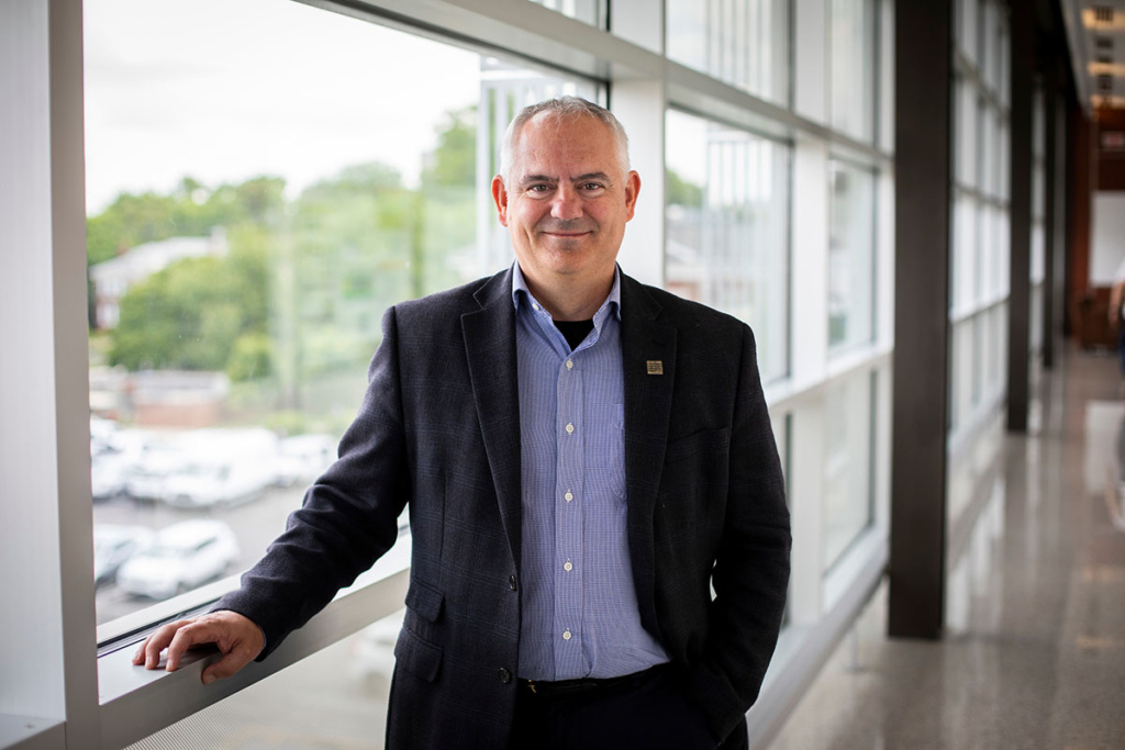 Brent Seales MS’88, PhD’91 receives the Distinguished Achievement Award ...