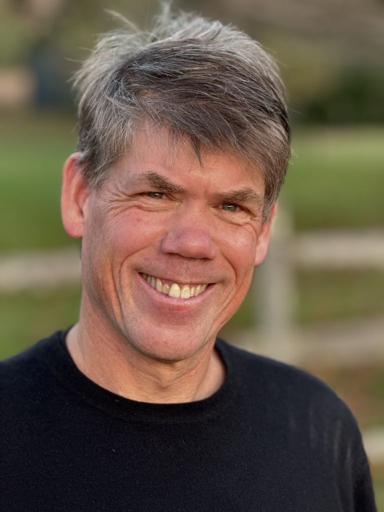 Brian Pinkerton ’86 receives the Distinguished Achievement Award ...